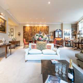 3 bedroom mews house in Chelsea near The Thames with parking | A Place ...