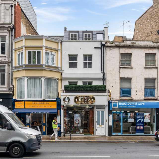 Elegant split level Kensington High St apartment with top floor terrace ...